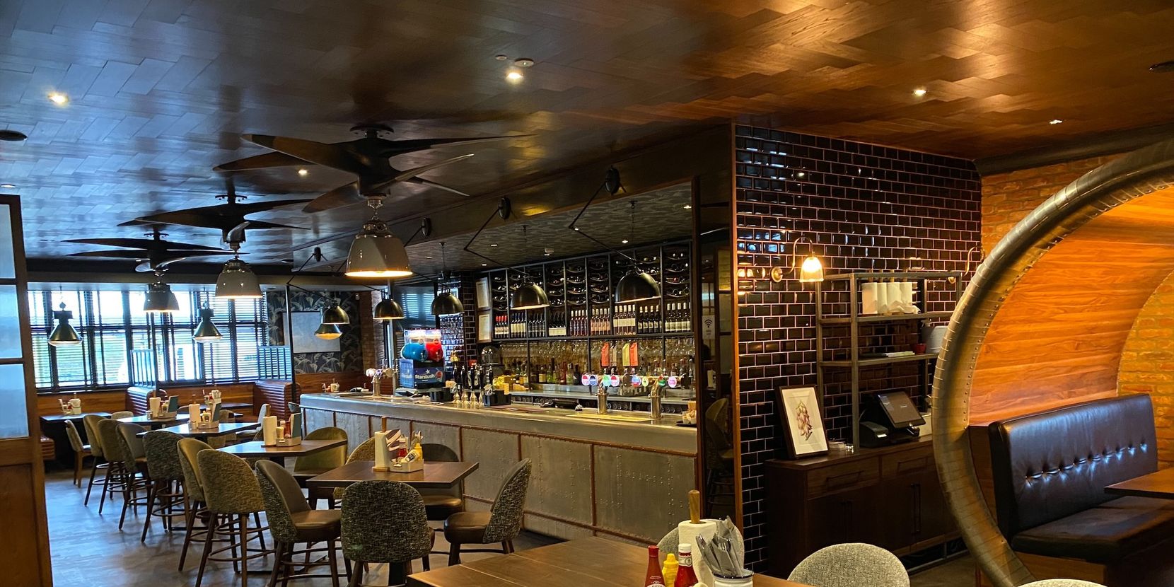 Family-friendly pub and restaurant – The Airport Pub